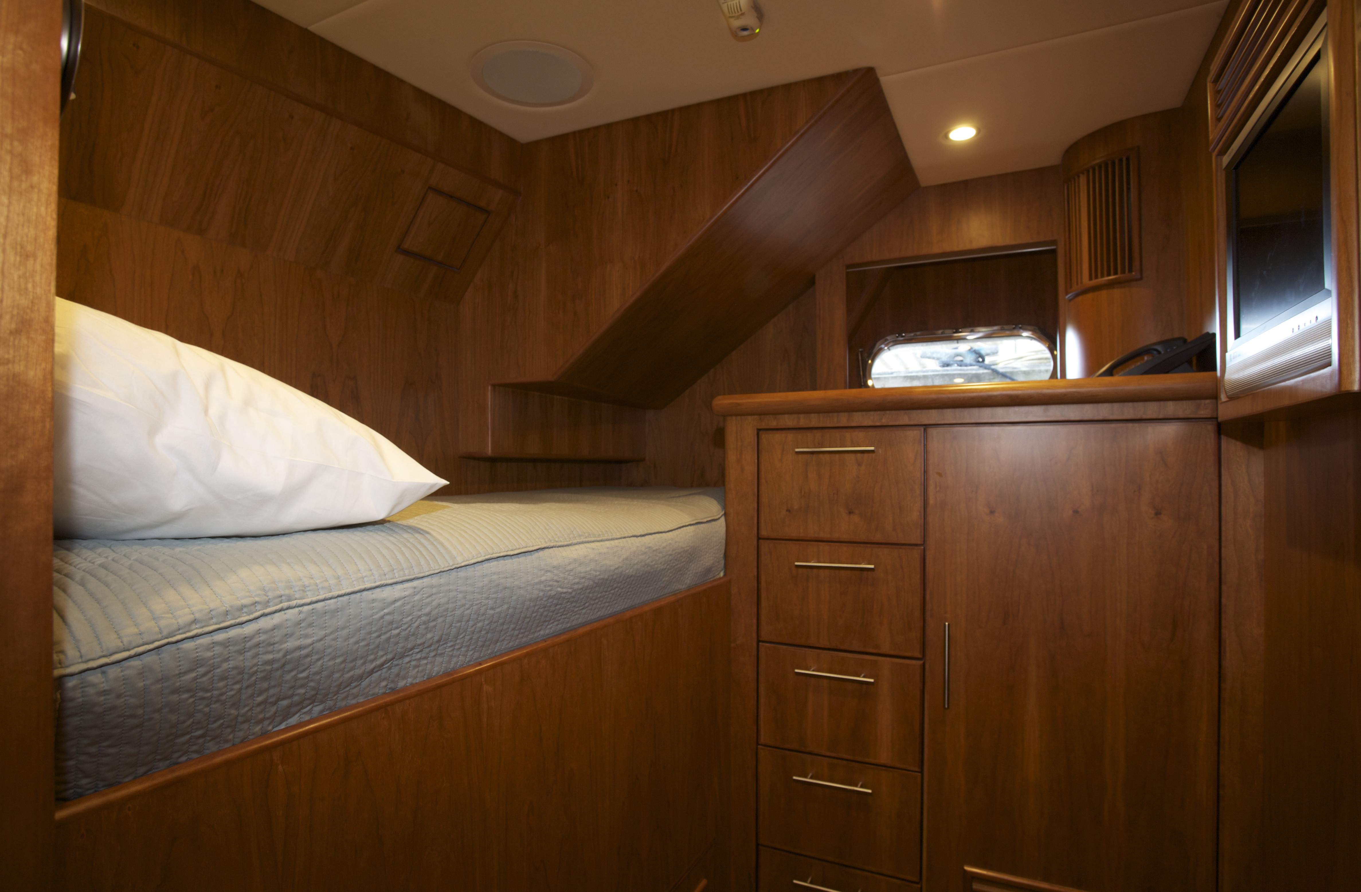 ANDIAMO Yacht Charter Details, Symbol 85 | CHARTERWORLD Luxury Superyachts